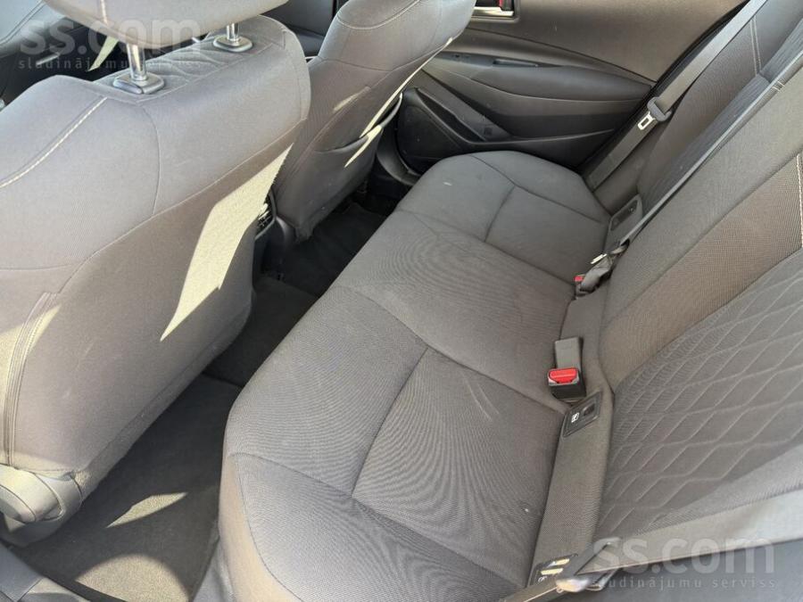 Grey Toyota Corolla 2020 in Riga, with an engine capacity of 1.60 L and mileage of 106 thousand km for 14490 €, photo 7 on AUTOMOTO.COM.LV