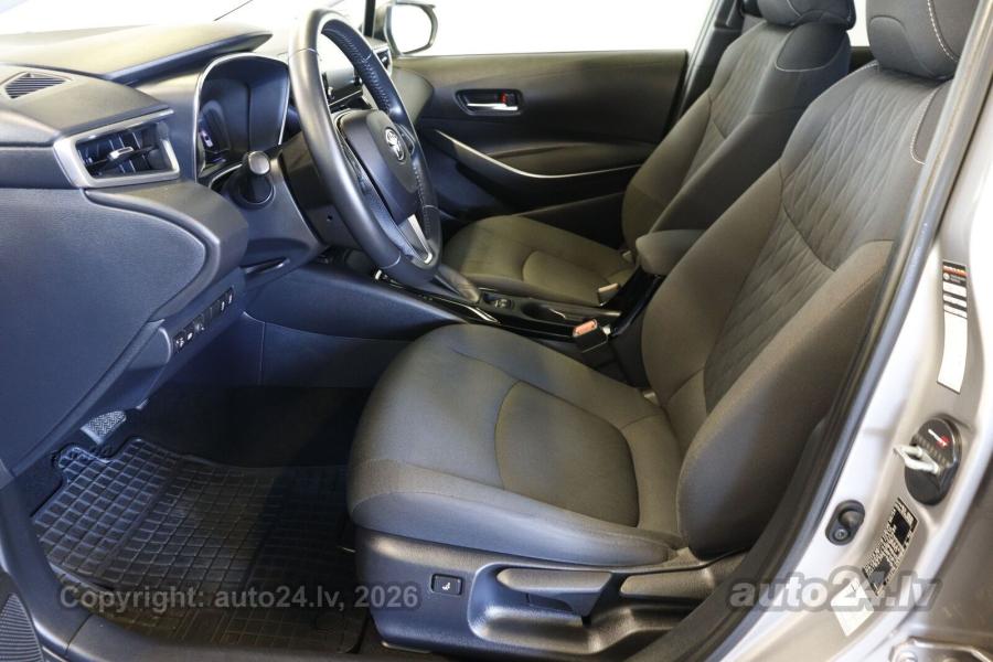 Grey Toyota Corolla 2020 in Tallinn, with an engine capacity of 1.80 L and mileage of 125 thousand km for 15990 €, photo 12 on AUTOMOTO.COM.LV