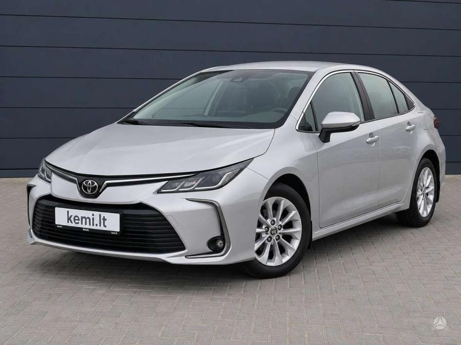 Grey Toyota Corolla 2020 in Vilnius, with an engine capacity of 1.60 L and mileage of 156 thousand km for 14990 €, photo 1 on AUTOMOTO.COM.LV