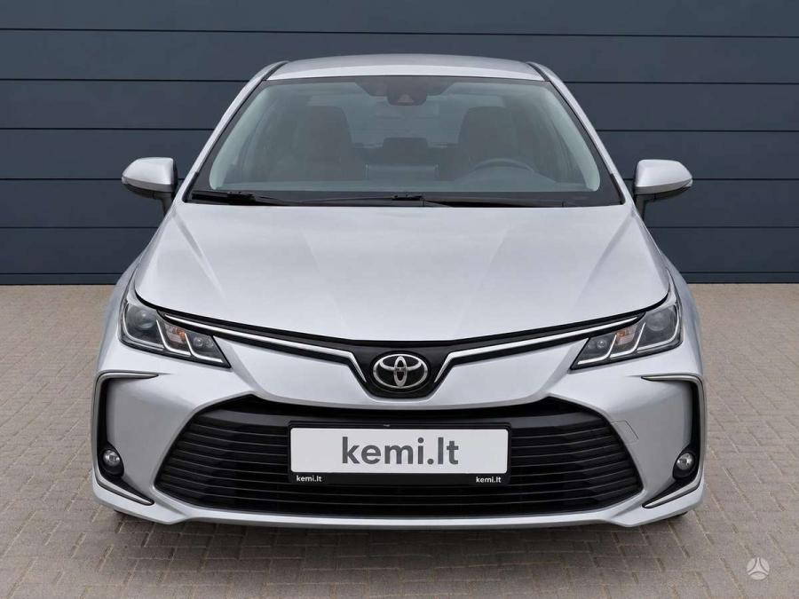 Grey Toyota Corolla 2020 in Vilnius, with an engine capacity of 1.60 L and mileage of 156 thousand km for 14990 €, photo 4 on AUTOMOTO.COM.LV