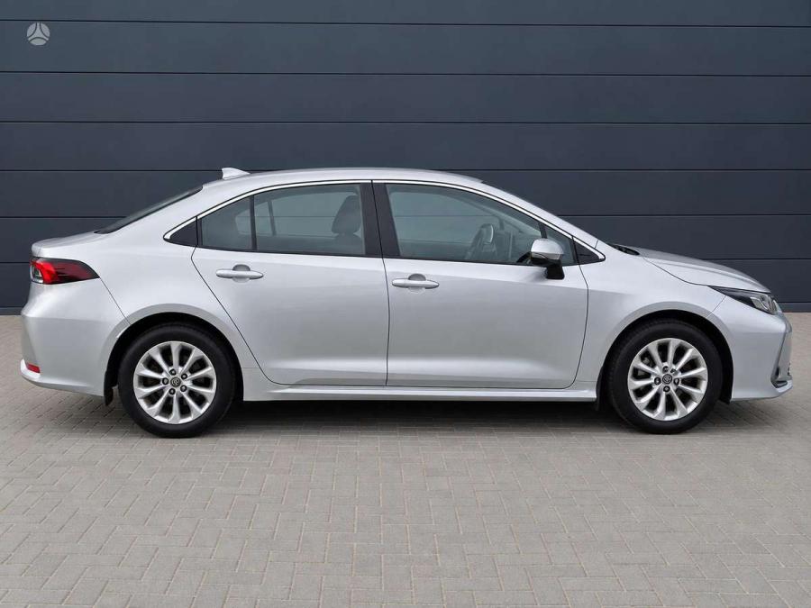 Grey Toyota Corolla 2020 in Vilnius, with an engine capacity of 1.60 L and mileage of 156 thousand km for 14990 €, photo 5 on AUTOMOTO.COM.LV