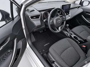 Grey Toyota Corolla 2020 in Vilnius, with an engine capacity of 1.60 L and mileage of 156 thousand km for 14990 €, photo 8 on AUTOMOTO.COM.LV