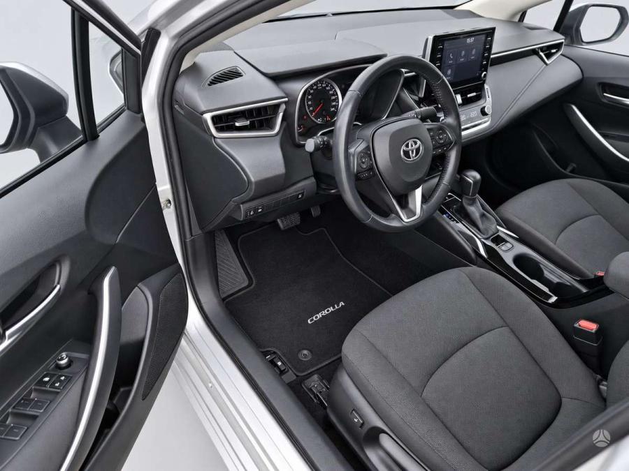 Grey Toyota Corolla 2020 in Vilnius, with an engine capacity of 1.60 L and mileage of 156 thousand km for 14990 €, photo 8 on AUTOMOTO.COM.LV