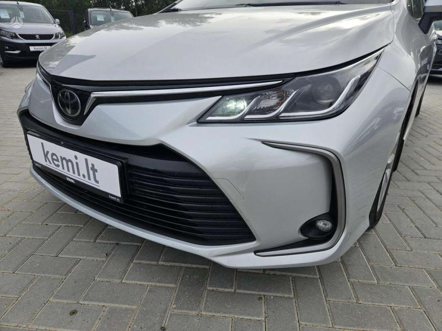 Grey Toyota Corolla 2020 in Vilnius, with an engine capacity of 1.60 L and mileage of 156 thousand km for 14990 €, photo 19 on AUTOMOTO.COM.LV