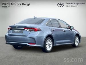 Grey Toyota Corolla 2020 in Riga, with an engine capacity of 1.80 L and mileage of 66 thousand km for 16990 €, photo 3 on AUTOMOTO.COM.LV