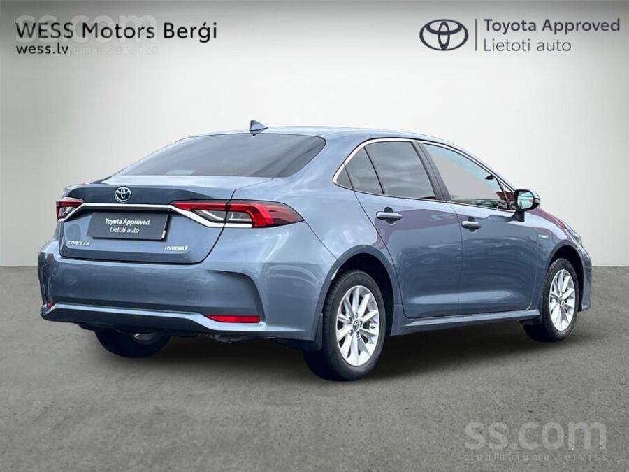 Grey Toyota Corolla 2020 in Riga, with an engine capacity of 1.80 L and mileage of 66 thousand km for 16990 €, photo 3 on AUTOMOTO.COM.LV
