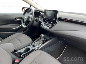 Grey Toyota Corolla 2020 in Riga, with an engine capacity of 1.80 L and mileage of 66 thousand km for 16990 €, photo 7 on AUTOMOTO.COM.LV