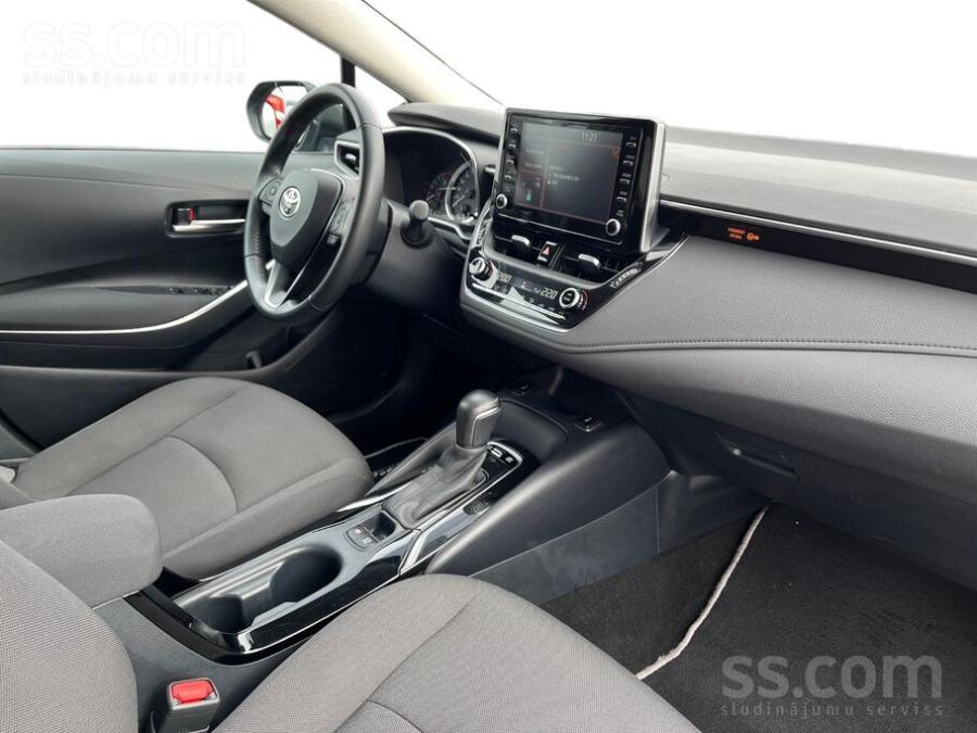 Grey Toyota Corolla 2020 in Riga, with an engine capacity of 1.80 L and mileage of 66 thousand km for 16990 €, photo 7 on AUTOMOTO.COM.LV