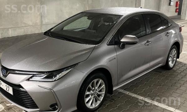 Grey Toyota Corolla 2021 in Riga, with an engine capacity of 1.80 L and mileage of 83 thousand km for 17500 €, photo 3 on AUTOMOTO.COM.LV