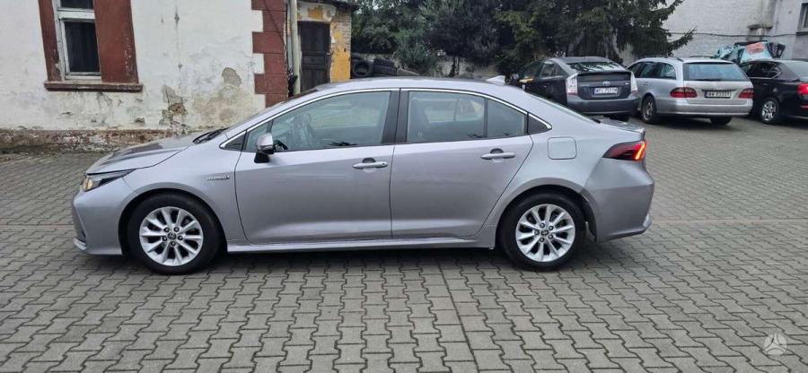 Grey Toyota Corolla 2021 in Vilnius, with an engine capacity of 1.80 L and mileage of 271 thousand km for 11600 €, photo 10 on AUTOMOTO.COM.LV