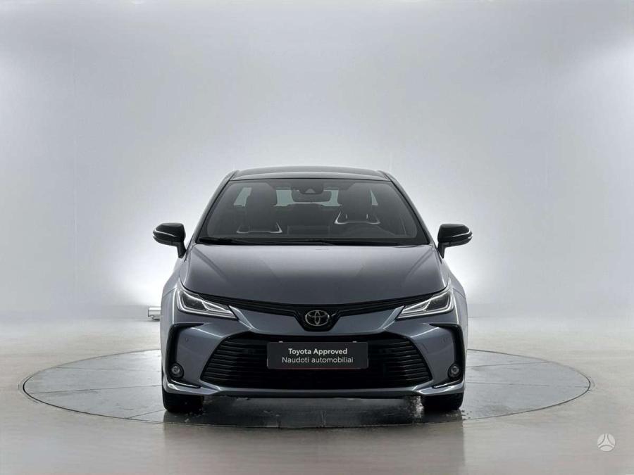 Grey Toyota Corolla 2021 in Vilnius, with an engine capacity of 1.80 L and mileage of 37 thousand km for 23900 €, photo 4 on AUTOMOTO.COM.LV