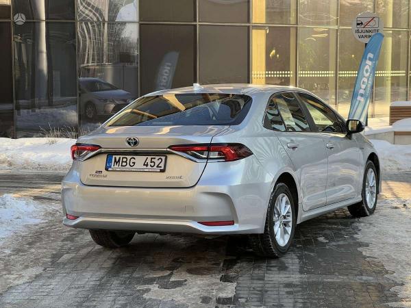 Pelēks Toyota Corolla 2021 Viļņa, ar dzinēja tilpumu 1.80 L un nobraukumu 163 tūkst. km par 16000 €, foto 3 vietnē AUTOMOTO.COM.LV