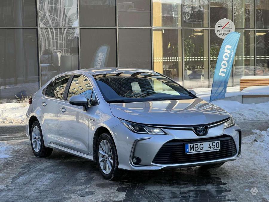 Grey Toyota Corolla 2021 in Vilnius, with an engine capacity of 1.80 L and mileage of 152 thousand km for 16000 €, photo 1 on AUTOMOTO.COM.LV