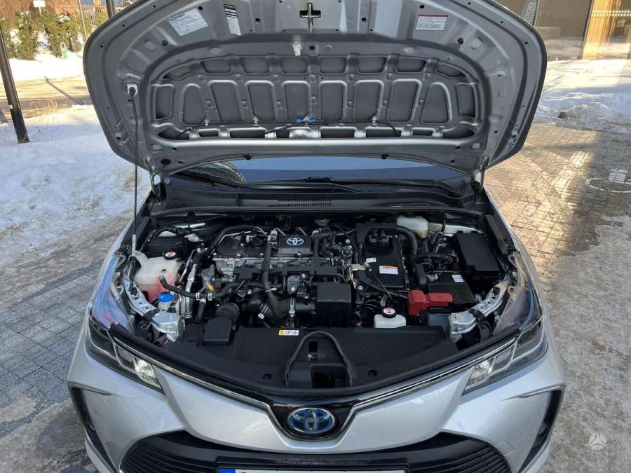 Grey Toyota Corolla 2021 in Vilnius, with an engine capacity of 1.80 L and mileage of 152 thousand km for 16000 €, photo 12 on AUTOMOTO.COM.LV