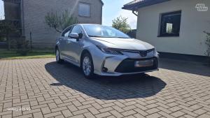 Grey Toyota Corolla 2021 in Utena, with an engine capacity of 1.80 L and mileage of 93 thousand km for 16450 €, photo  on AUTOMOTO.COM.LV