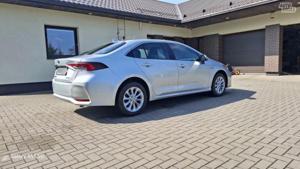 Grey Toyota Corolla 2021 in Utena, with an engine capacity of 1.80 L and mileage of 93 thousand km for 16450 €, photo 4 on AUTOMOTO.COM.LV