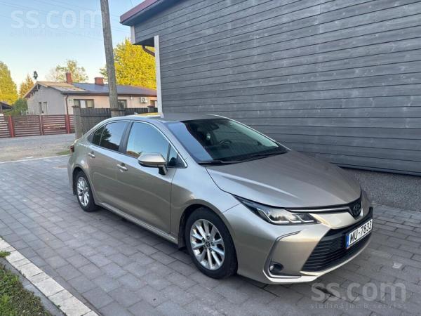 Grey Toyota Corolla 2021 in Aizkraukle, with an engine capacity of 1.50 L and mileage of 193 thousand km for 13600 €, photo 1 on AUTOMOTO.COM.LV