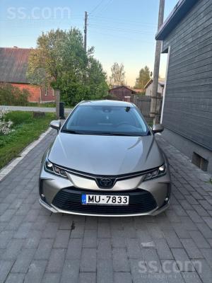 Grey Toyota Corolla 2021 in Aizkraukle, with an engine capacity of 1.50 L and mileage of 193 thousand km for 13600 €, photo 3 on AUTOMOTO.COM.LV