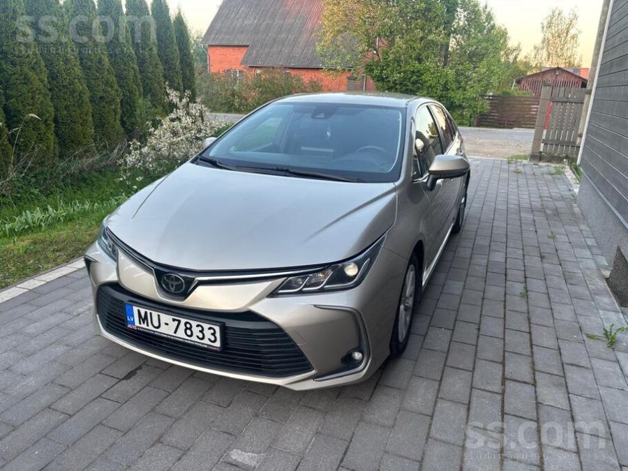 Grey Toyota Corolla 2021 in Aizkraukle, with an engine capacity of 1.50 L and mileage of 193 thousand km for 13600 €, photo 5 on AUTOMOTO.COM.LV