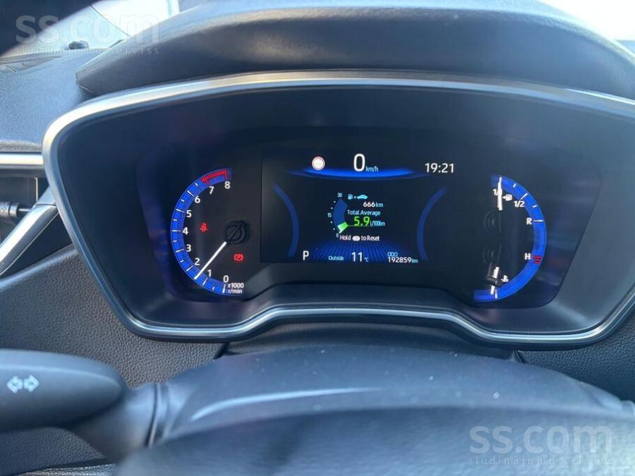 Grey Toyota Corolla 2021 in Aizkraukle, with an engine capacity of 1.50 L and mileage of 193 thousand km for 13600 €, photo 7 on AUTOMOTO.COM.LV