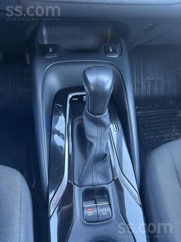 Grey Toyota Corolla 2021 in Aizkraukle, with an engine capacity of 1.50 L and mileage of 193 thousand km for 13600 €, photo 7 on AUTOMOTO.COM.LV