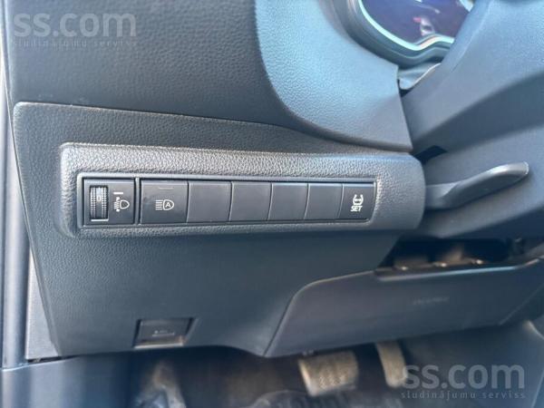 Grey Toyota Corolla 2021 in Aizkraukle, with an engine capacity of 1.50 L and mileage of 193 thousand km for 13600 €, photo 8 on AUTOMOTO.COM.LV