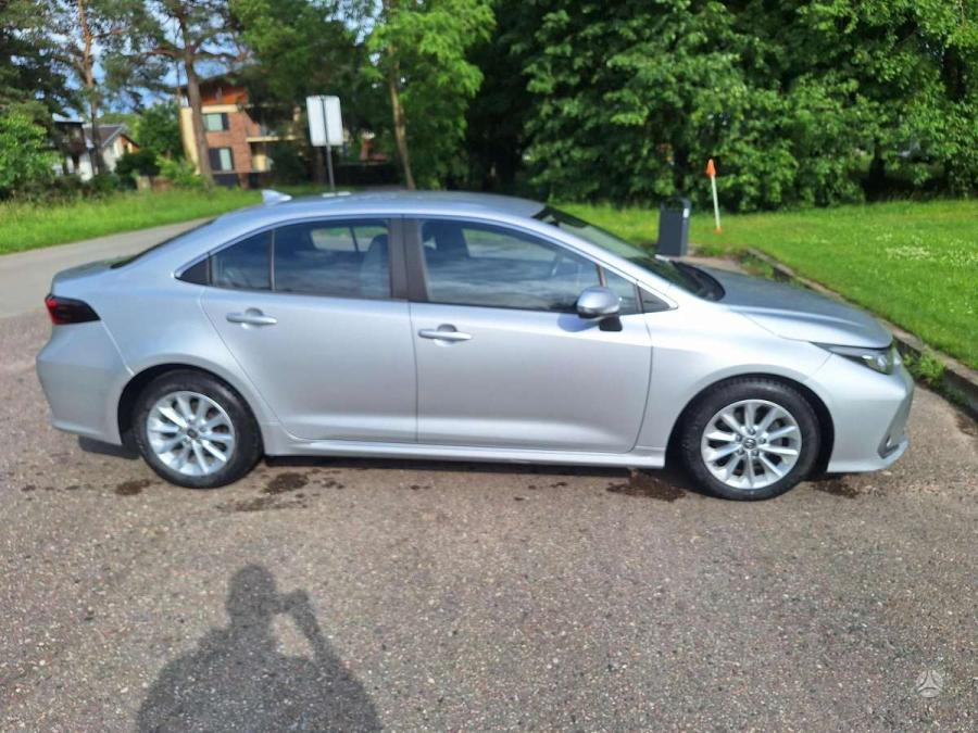 Pelēks Toyota Corolla 2021 Kauņa, ar dzinēja tilpumu 1.49 L un nobraukumu 96 tūkst. km par 15500 €, foto 3 vietnē AUTOMOTO.COM.LV