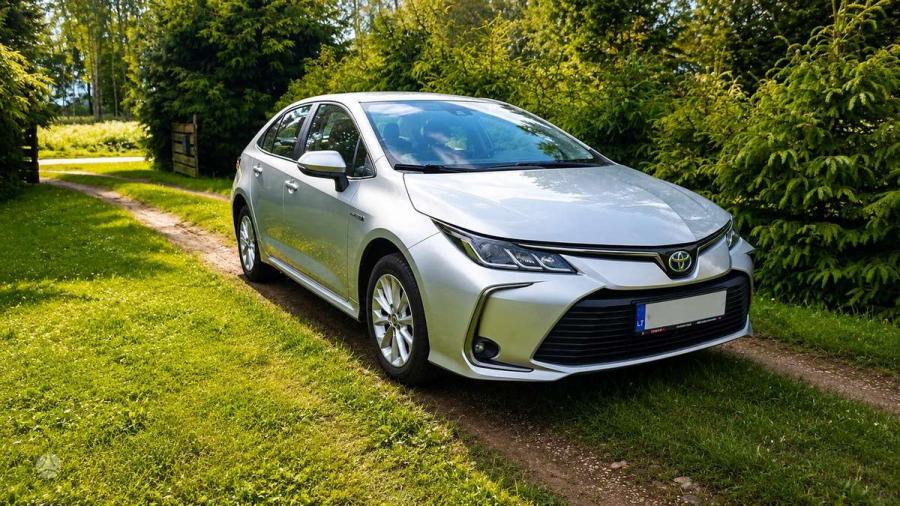 Grey Toyota Corolla 2021 in Utena, with an engine capacity of 1.80 L and mileage of 93 thousand km for 16399 €, photo 4 on AUTOMOTO.COM.LV