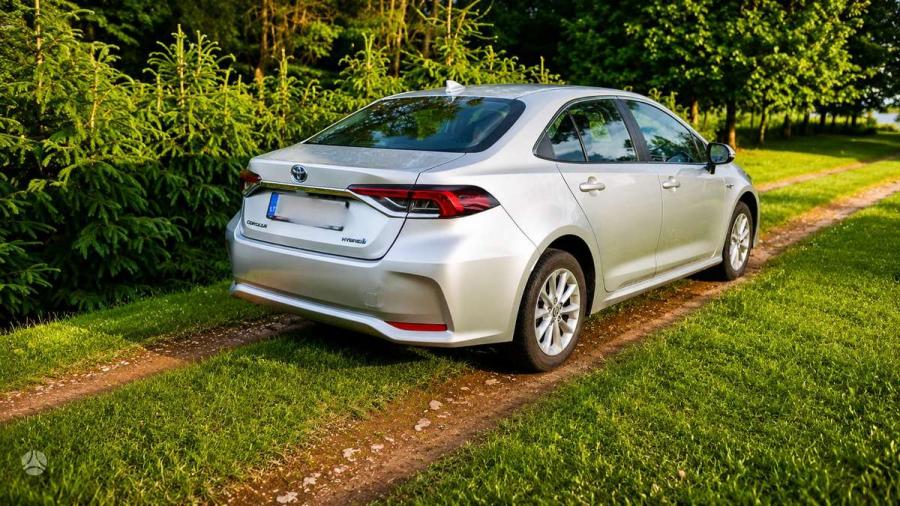 Grey Toyota Corolla 2021 in Utena, with an engine capacity of 1.80 L and mileage of 93 thousand km for 16399 €, photo 5 on AUTOMOTO.COM.LV