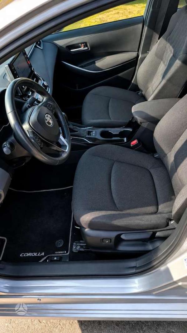Grey Toyota Corolla 2021 in Utena, with an engine capacity of 1.80 L and mileage of 93 thousand km for 16399 €, photo 6 on AUTOMOTO.COM.LV