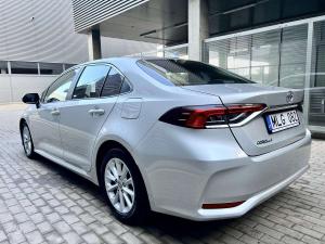 Pelēks Toyota Corolla 2021 Viļņa, ar dzinēja tilpumu 1.49 L un nobraukumu 96 tūkst. km par 15500 €, foto 3 vietnē AUTOMOTO.COM.LV