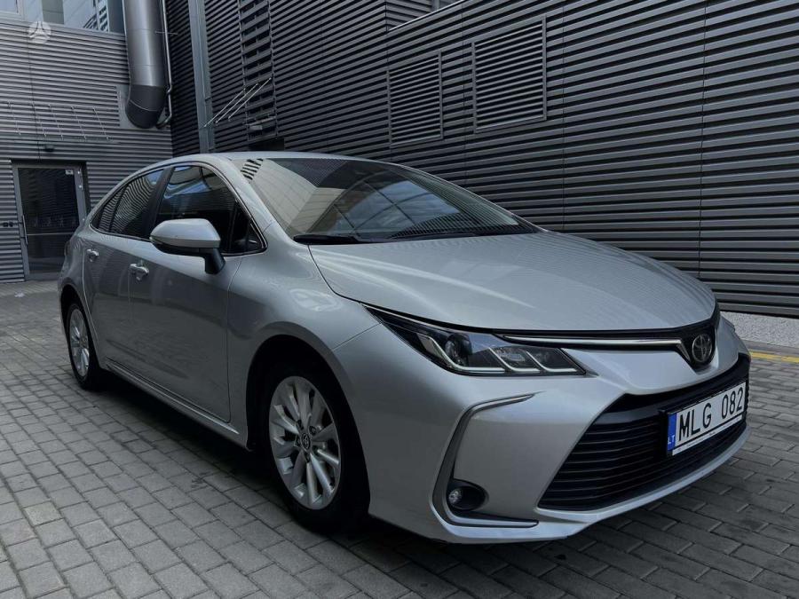Pelēks Toyota Corolla 2021 Viļņa, ar dzinēja tilpumu 1.49 L un nobraukumu 96 tūkst. km par 15500 €, foto 4 vietnē AUTOMOTO.COM.LV