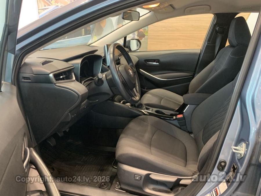 Grey Toyota Corolla 2021 in Rakvere, with an engine capacity of 1.50 L and mileage of 47 thousand km for 16200 €, photo 6 on AUTOMOTO.COM.LV