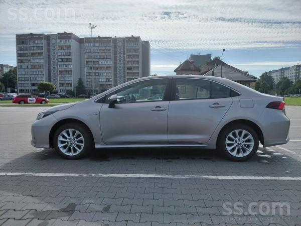 Pelēks Toyota Corolla 2021 Rīga, ar dzinēja tilpumu 1.80 L un nobraukumu 72 tūkst. km par 16900 €, foto 2 vietnē AUTOMOTO.COM.LV