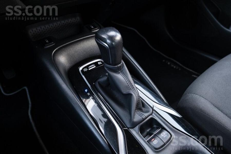 Pelēks Toyota Corolla 2021 Rīga, ar dzinēja tilpumu 1.80 L un nobraukumu 72 tūkst. km par 17950 €, foto 14 vietnē AUTOMOTO.COM.LV