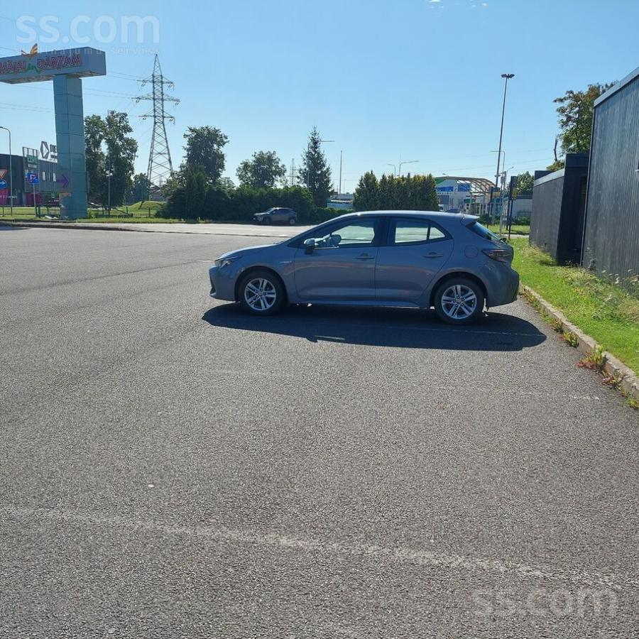 Grey Toyota Corolla 2021 in Riga, with an engine capacity of 1.80 L and mileage of 53 thousand km for 14500 €, photo 1 on AUTOMOTO.COM.LV