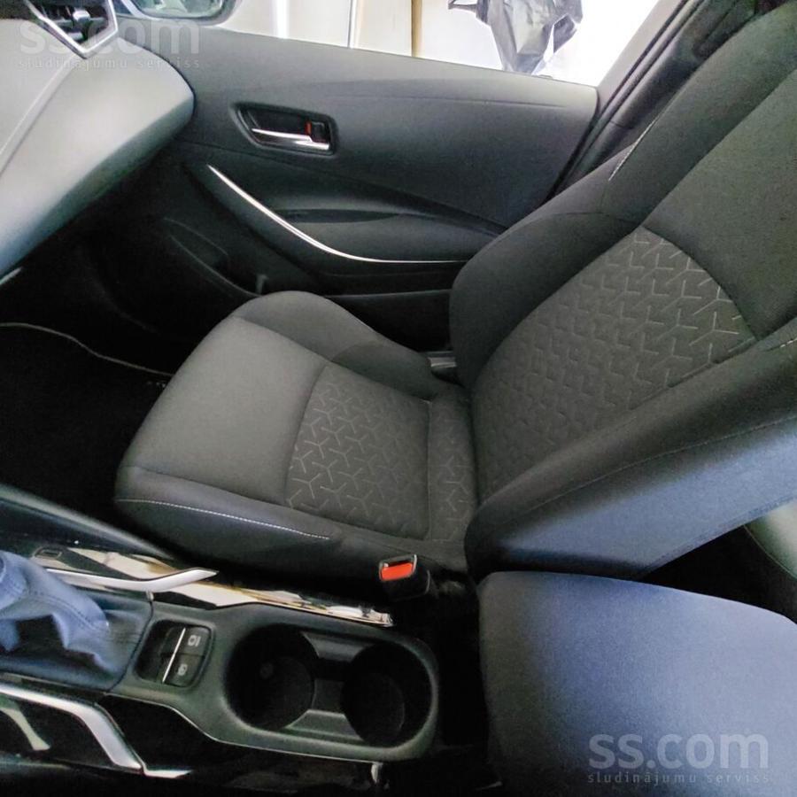 Grey Toyota Corolla 2021 in Riga, with an engine capacity of 1.80 L and mileage of 53 thousand km for 14500 €, photo 9 on AUTOMOTO.COM.LV