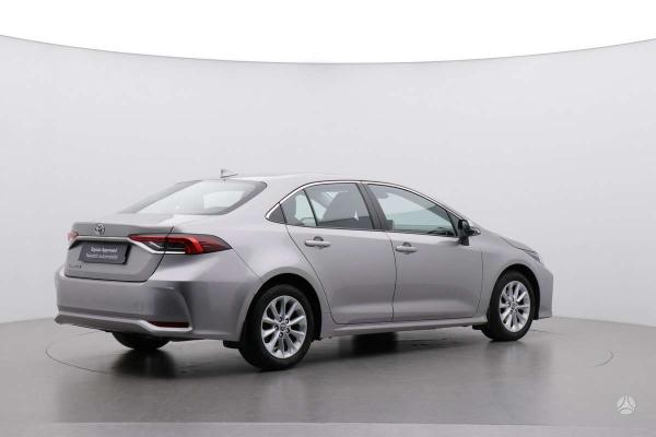 Grey Toyota Corolla 2021 in Vilnius, with an engine capacity of 1.49 L and mileage of 76 thousand km for 16500 €, photo 3 on AUTOMOTO.COM.LV
