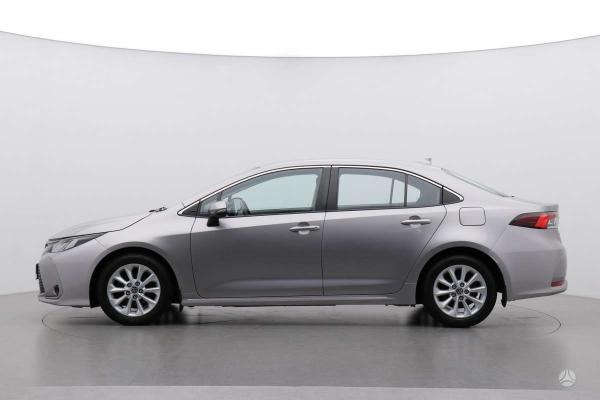 Grey Toyota Corolla 2021 in Vilnius, with an engine capacity of 1.49 L and mileage of 76 thousand km for 16500 €, photo 4 on AUTOMOTO.COM.LV