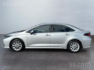 Grey Toyota Corolla 2021 in Riga, with an engine capacity of 1.50 L and mileage of 137 thousand km for 12820 €, photo 3 on AUTOMOTO.COM.LV