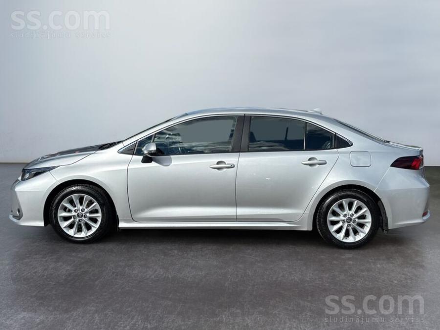 Grey Toyota Corolla 2021 in Riga, with an engine capacity of 1.50 L and mileage of 137 thousand km for 12820 €, photo 3 on AUTOMOTO.COM.LV