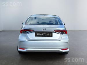 Grey Toyota Corolla 2021 in Riga, with an engine capacity of 1.50 L and mileage of 137 thousand km for 12820 €, photo 5 on AUTOMOTO.COM.LV