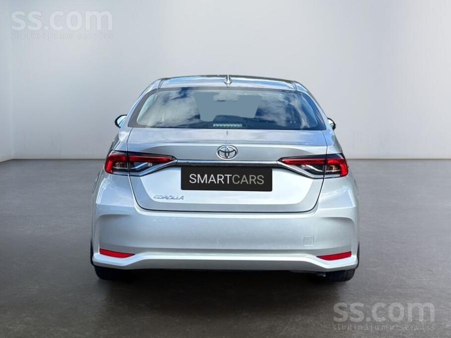 Grey Toyota Corolla 2021 in Riga, with an engine capacity of 1.50 L and mileage of 137 thousand km for 12820 €, photo 5 on AUTOMOTO.COM.LV