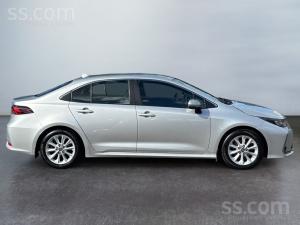 Grey Toyota Corolla 2021 in Riga, with an engine capacity of 1.50 L and mileage of 137 thousand km for 12820 €, photo 7 on AUTOMOTO.COM.LV