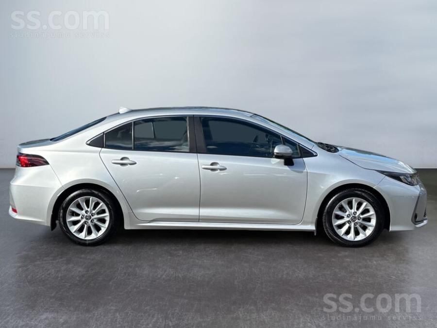 Grey Toyota Corolla 2021 in Riga, with an engine capacity of 1.50 L and mileage of 137 thousand km for 12820 €, photo 7 on AUTOMOTO.COM.LV