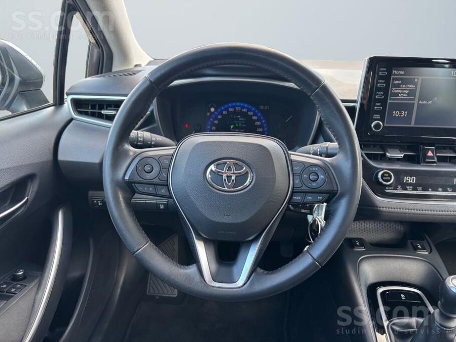 Grey Toyota Corolla 2021 in Riga, with an engine capacity of 1.50 L and mileage of 137 thousand km for 12820 €, photo 13 on AUTOMOTO.COM.LV