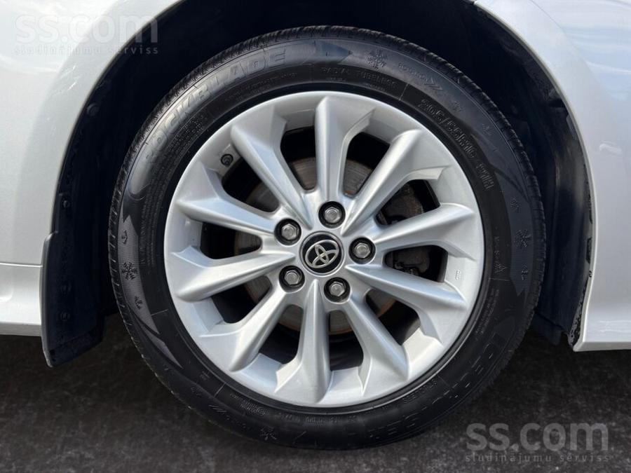 Grey Toyota Corolla 2021 in Riga, with an engine capacity of 1.50 L and mileage of 137 thousand km for 12820 €, photo 15 on AUTOMOTO.COM.LV