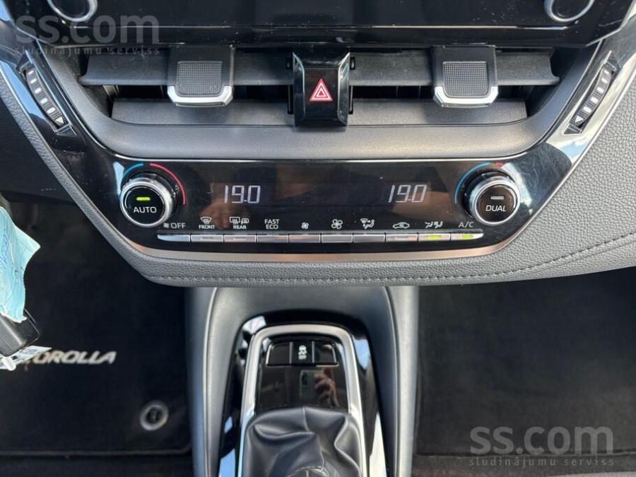 Grey Toyota Corolla 2021 in Riga, with an engine capacity of 1.50 L and mileage of 137 thousand km for 12820 €, photo 18 on AUTOMOTO.COM.LV