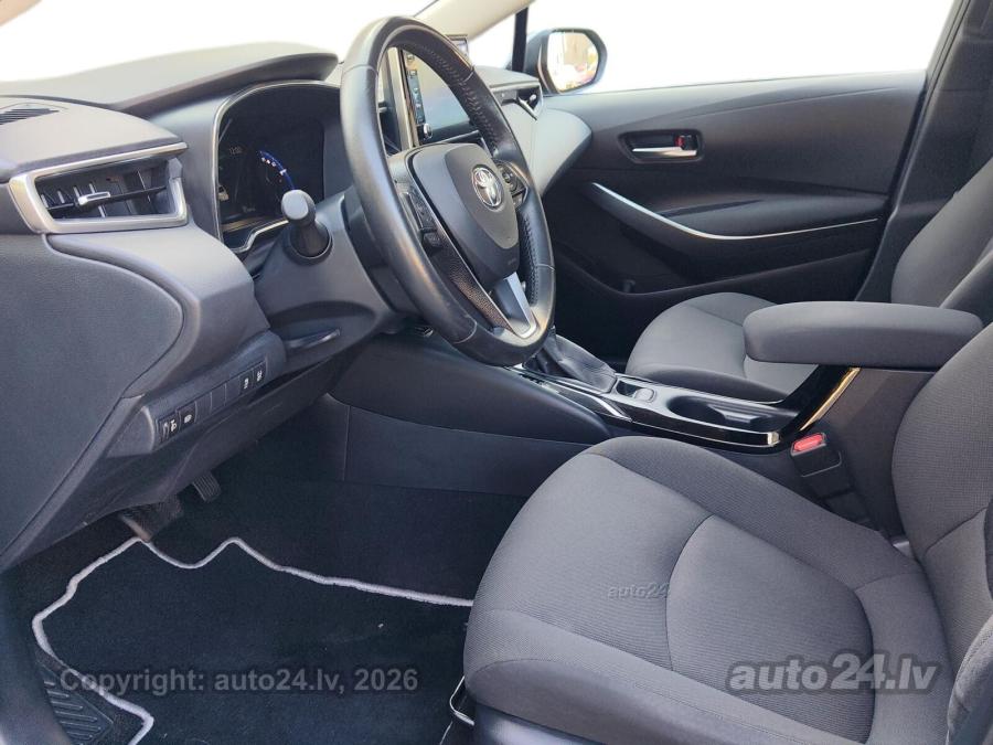Grey Toyota Corolla 2021 in Tallinn, with an engine capacity of 1.80 L and mileage of 114 thousand km for 17495 €, photo 12 on AUTOMOTO.COM.LV