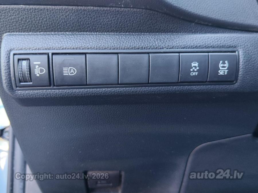 Grey Toyota Corolla 2021 in Tallinn, with an engine capacity of 1.80 L and mileage of 114 thousand km for 17495 €, photo 21 on AUTOMOTO.COM.LV
